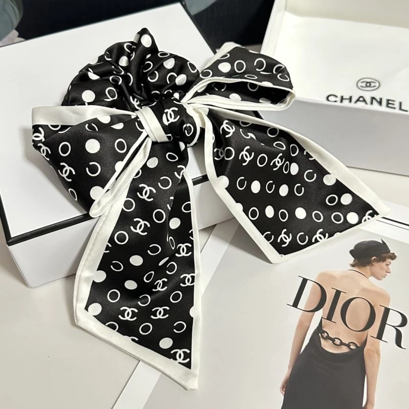 Low-cost Chanel Hair Hoop
