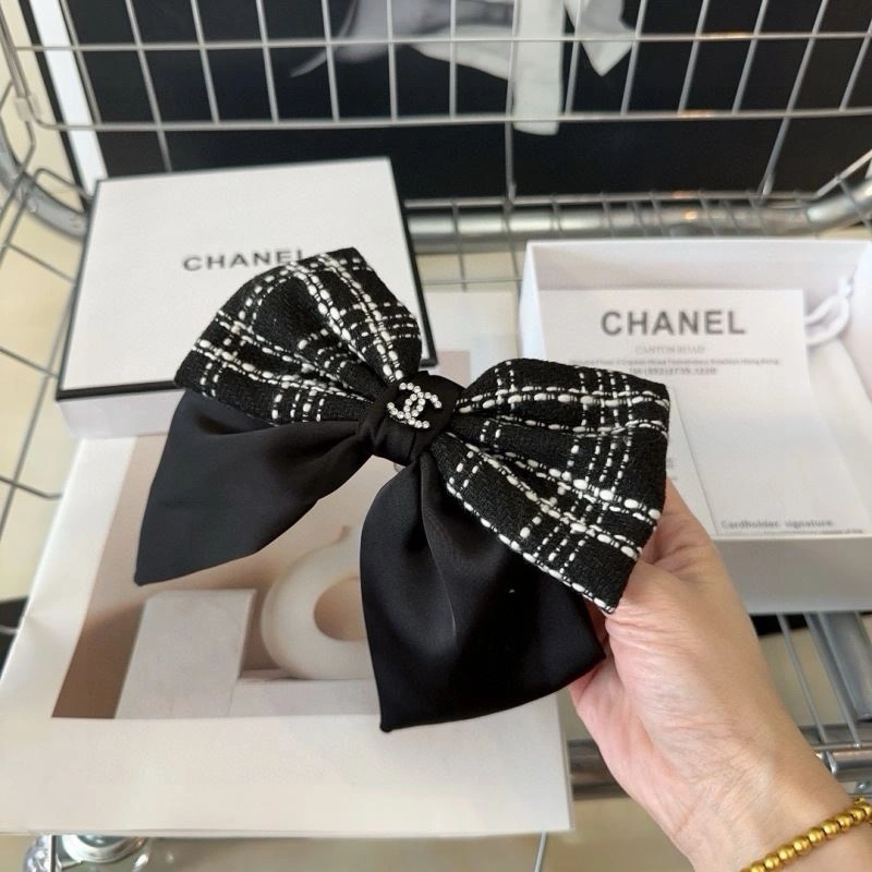 Low-cost Chanel Hair Hoop