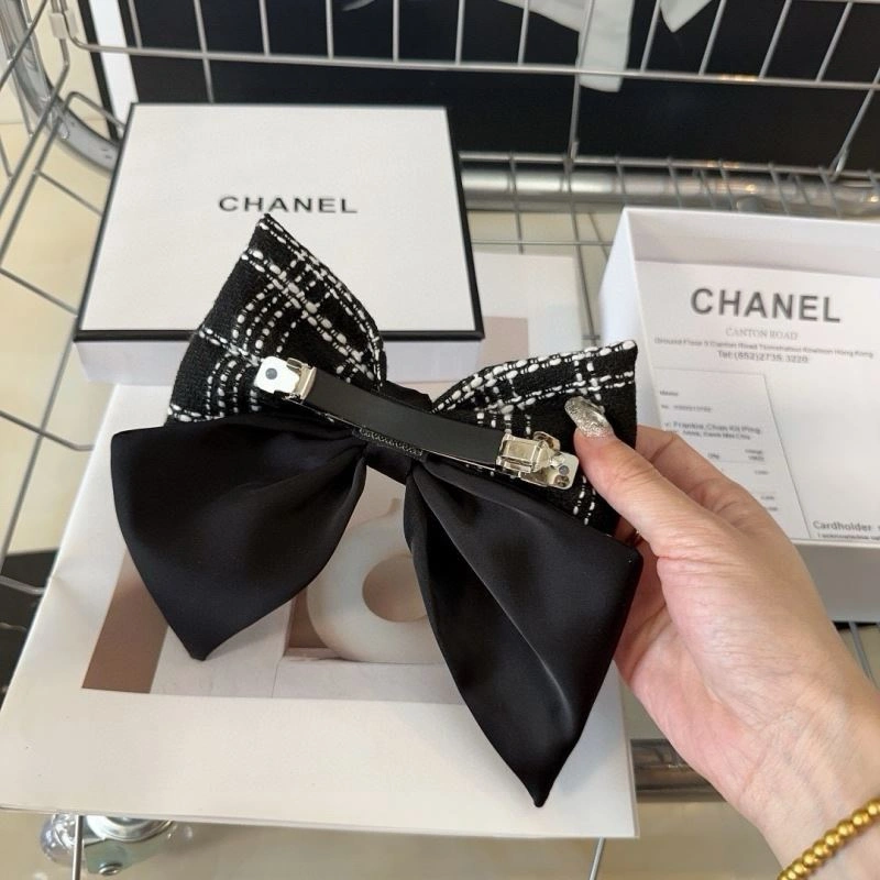 Low-cost Chanel Hair Hoop