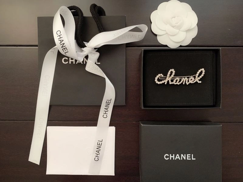 Top mirror Chanel Hairpins