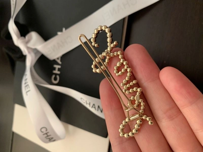 Top mirror Chanel Hairpins