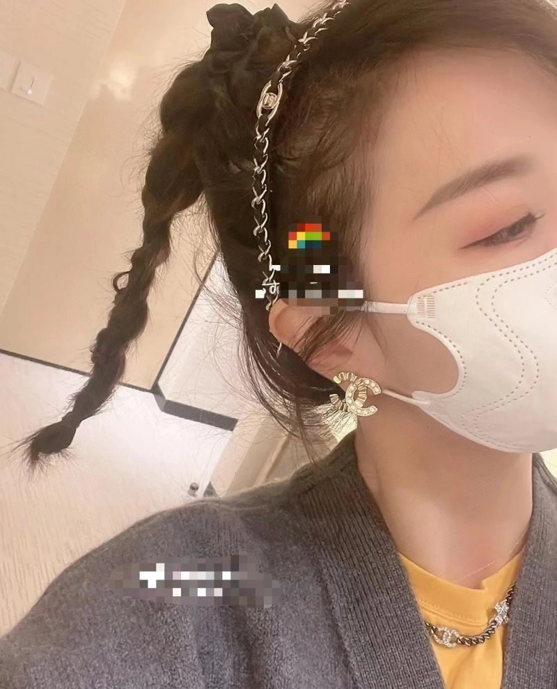 Brand-authenticated Chanel Hairpins
