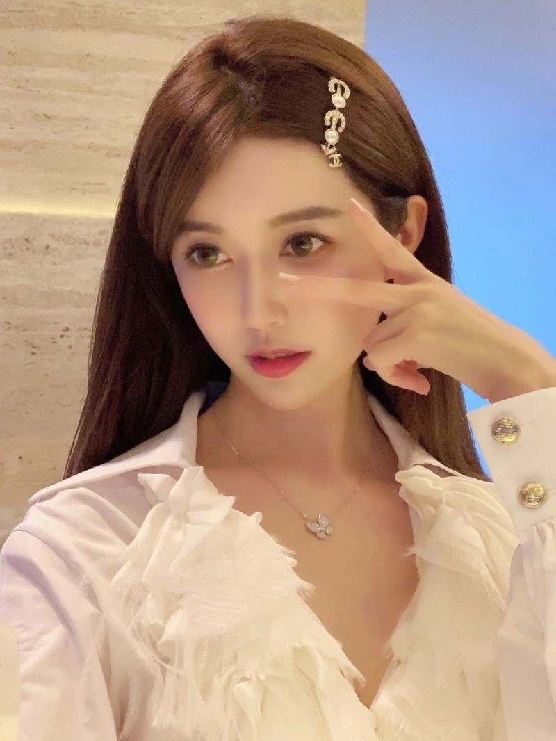 Brand-authenticated Chanel Hairpins