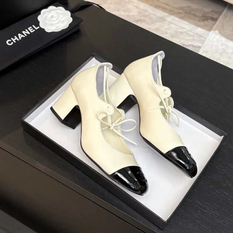 Accurate model Chanel Heeled Shoes
