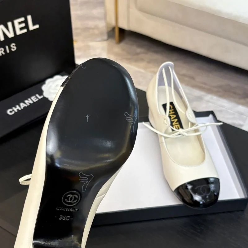 Accurate model Chanel Heeled Shoes