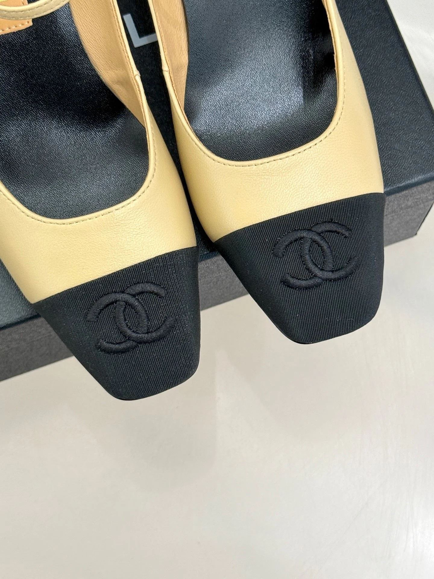 High accuracy Chanel Heeled Shoes