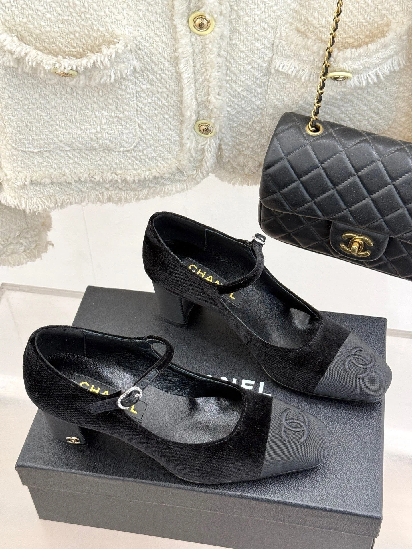 Accurate model Chanel Heeled Shoes