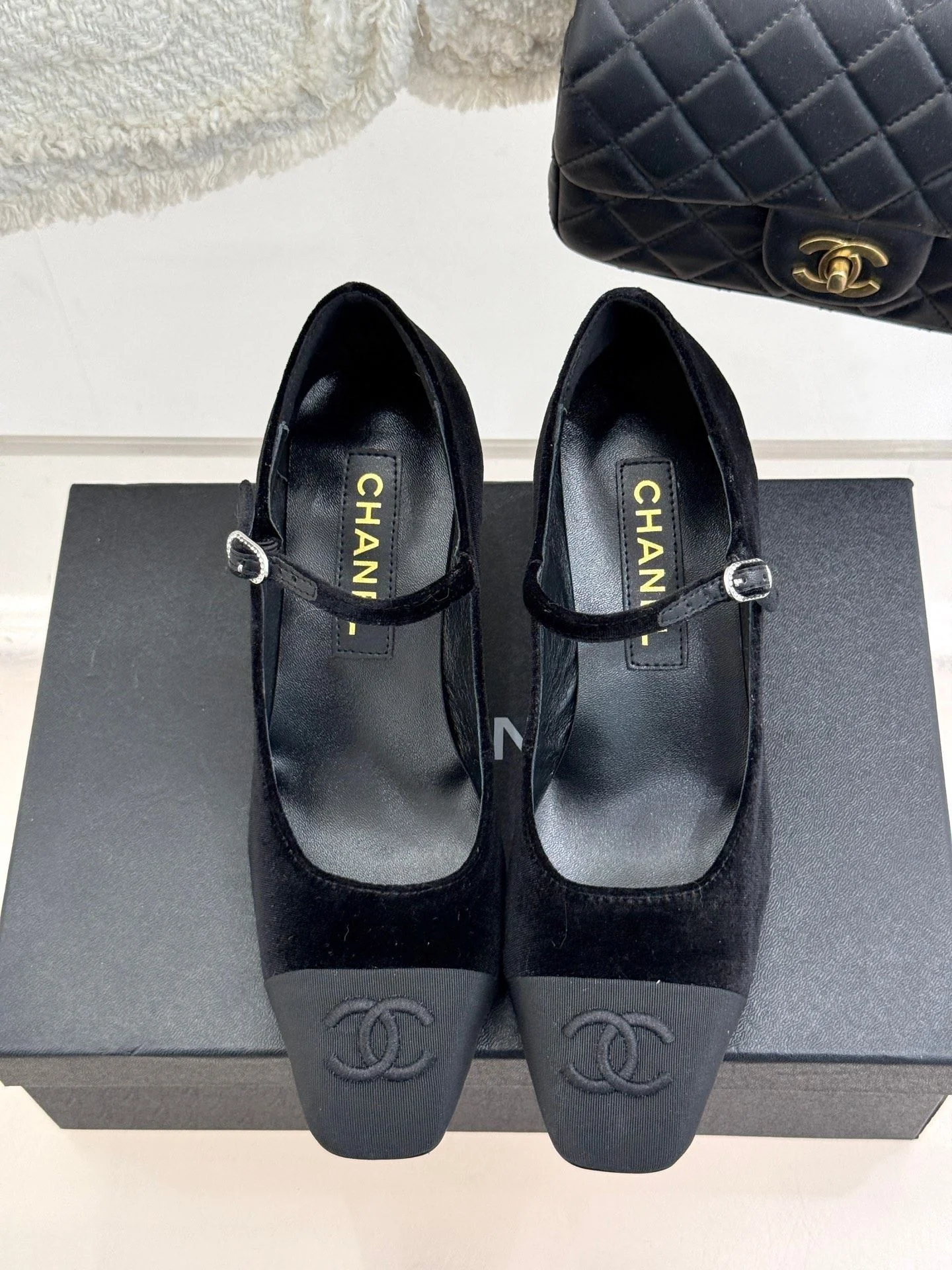 Accurate model Chanel Heeled Shoes