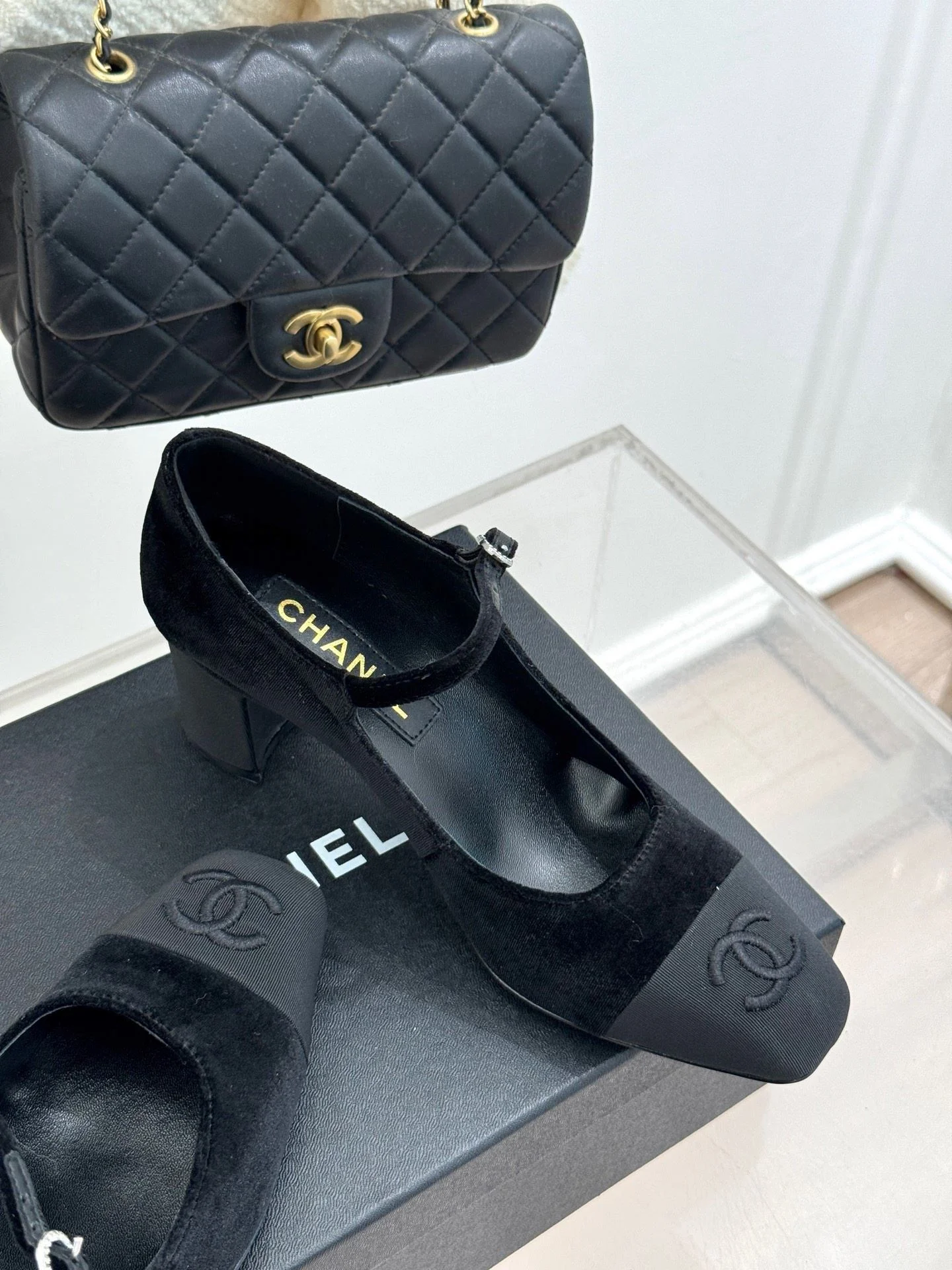 Accurate model Chanel Heeled Shoes