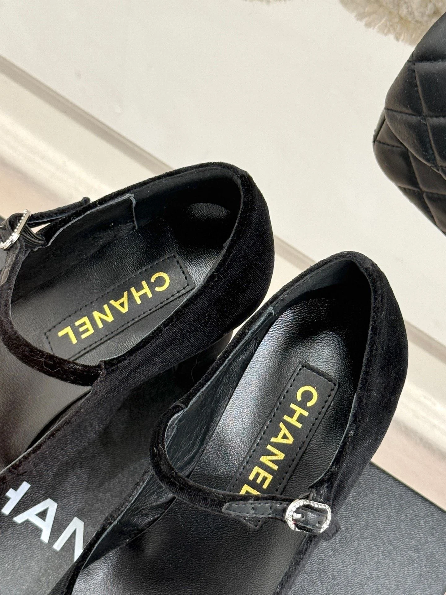 Accurate model Chanel Heeled Shoes
