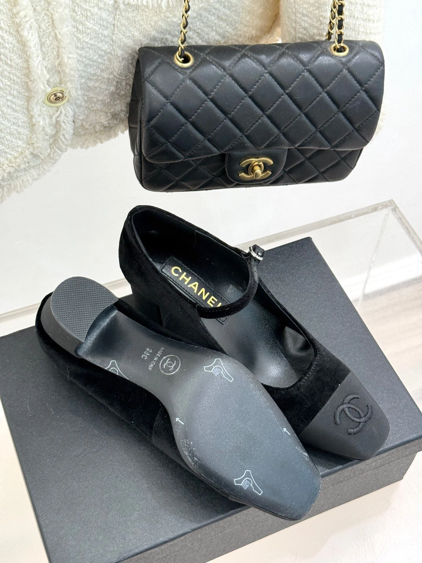 Accurate model Chanel Heeled Shoes