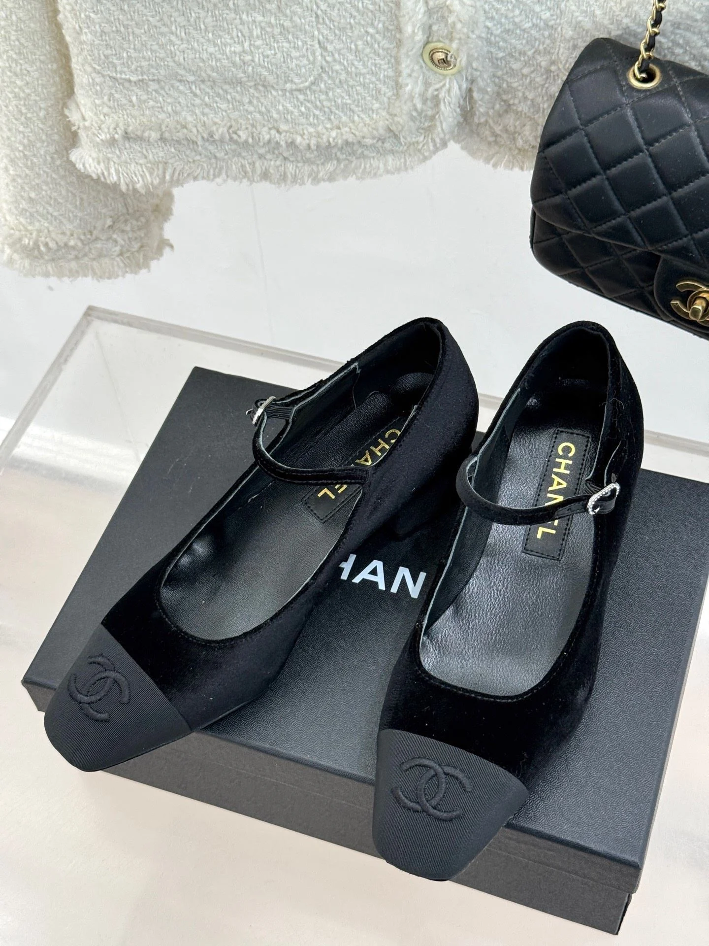 Accurate model Chanel Heeled Shoes