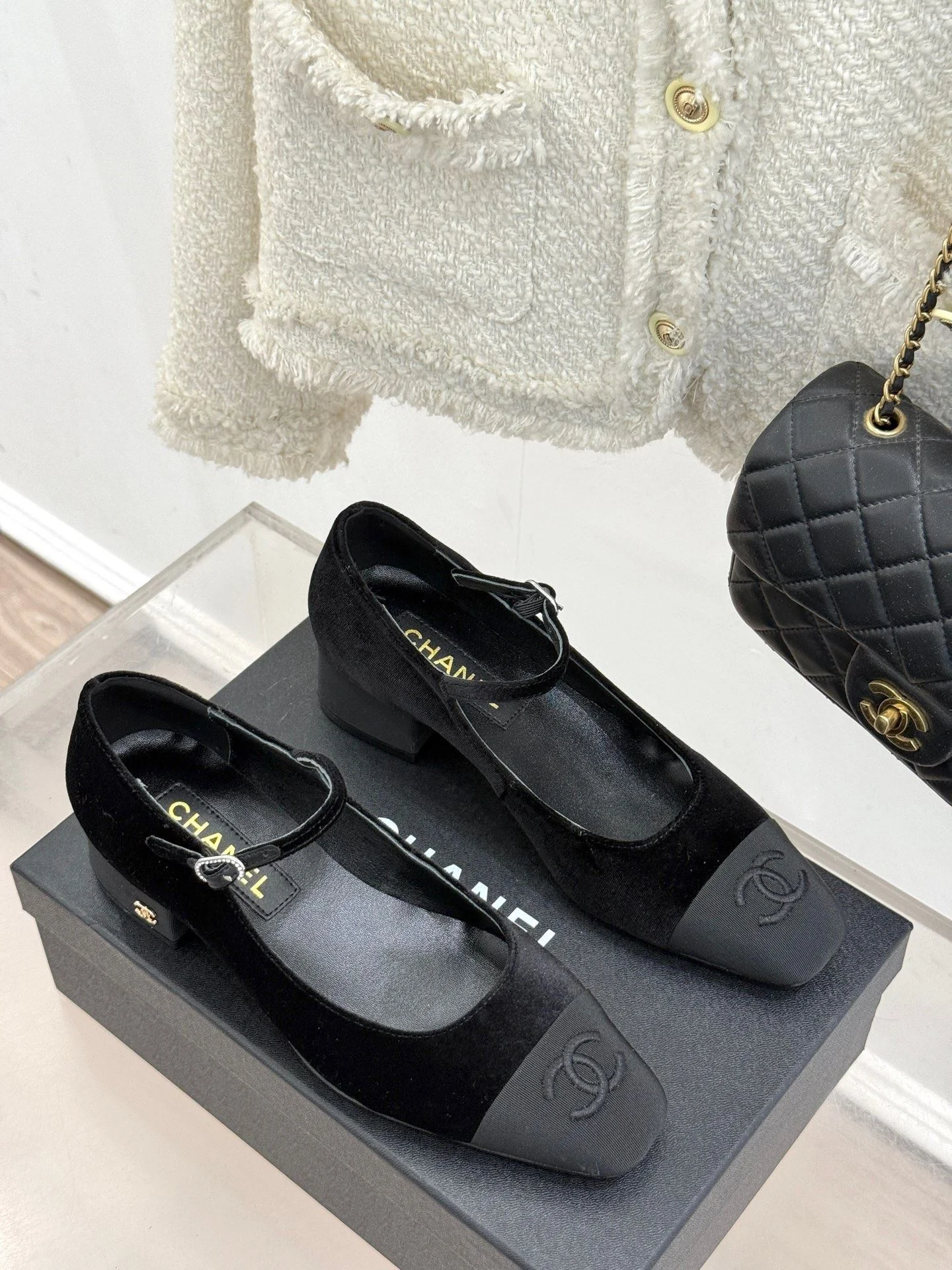 Accurate model Chanel Heeled Shoes
