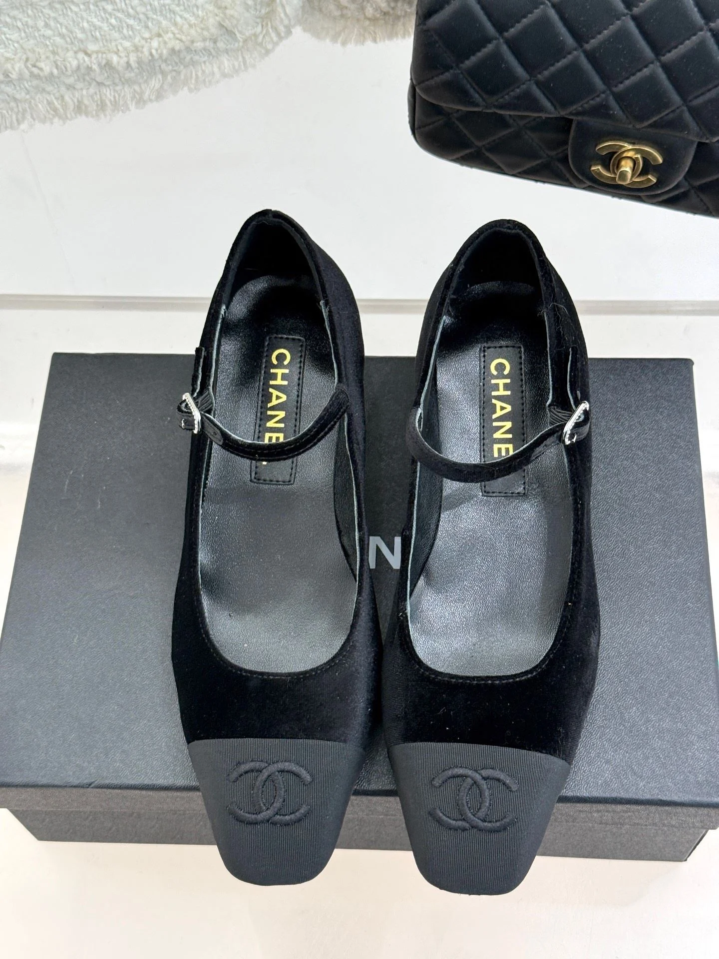 Accurate model Chanel Heeled Shoes