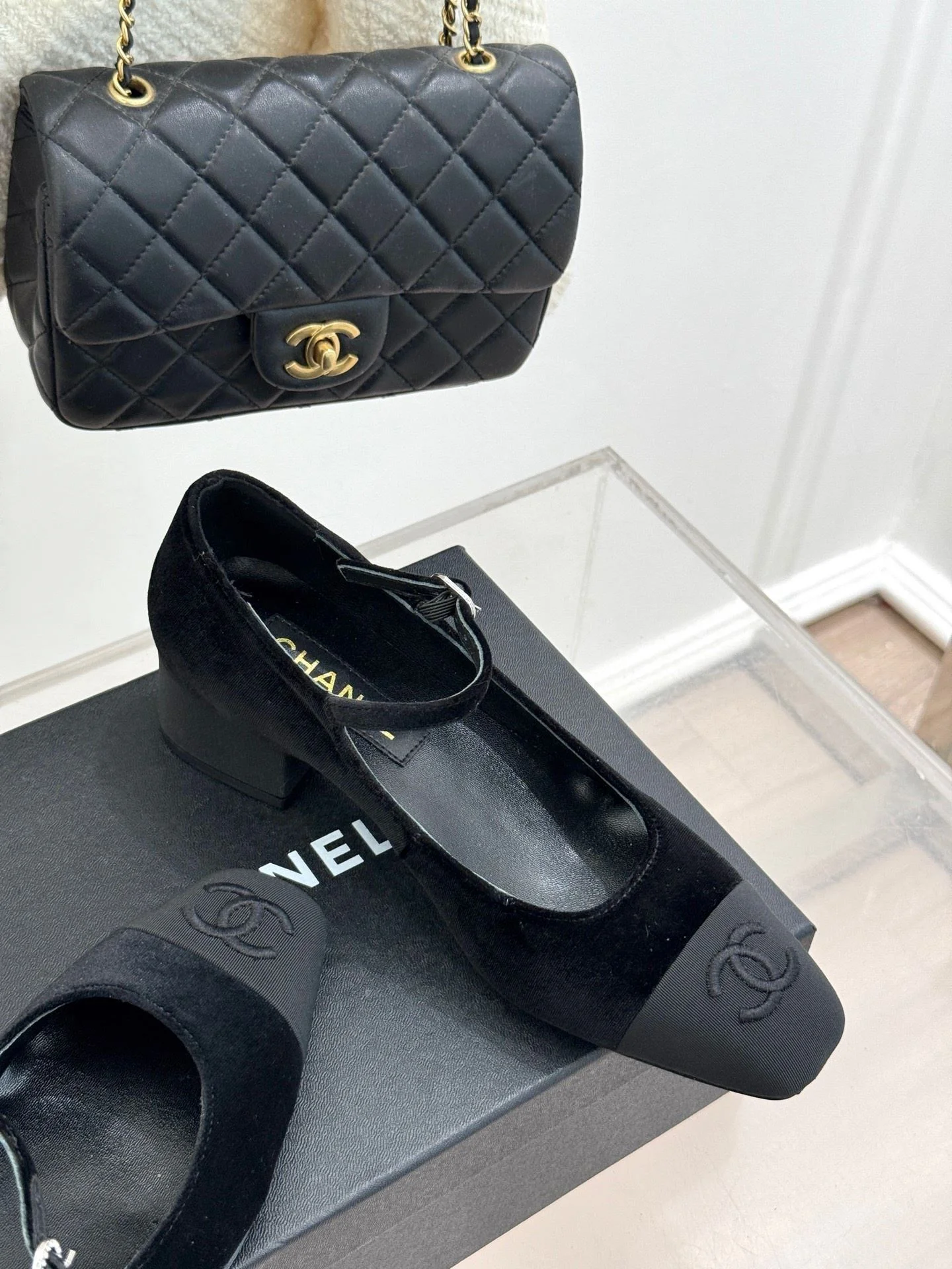 Accurate model Chanel Heeled Shoes