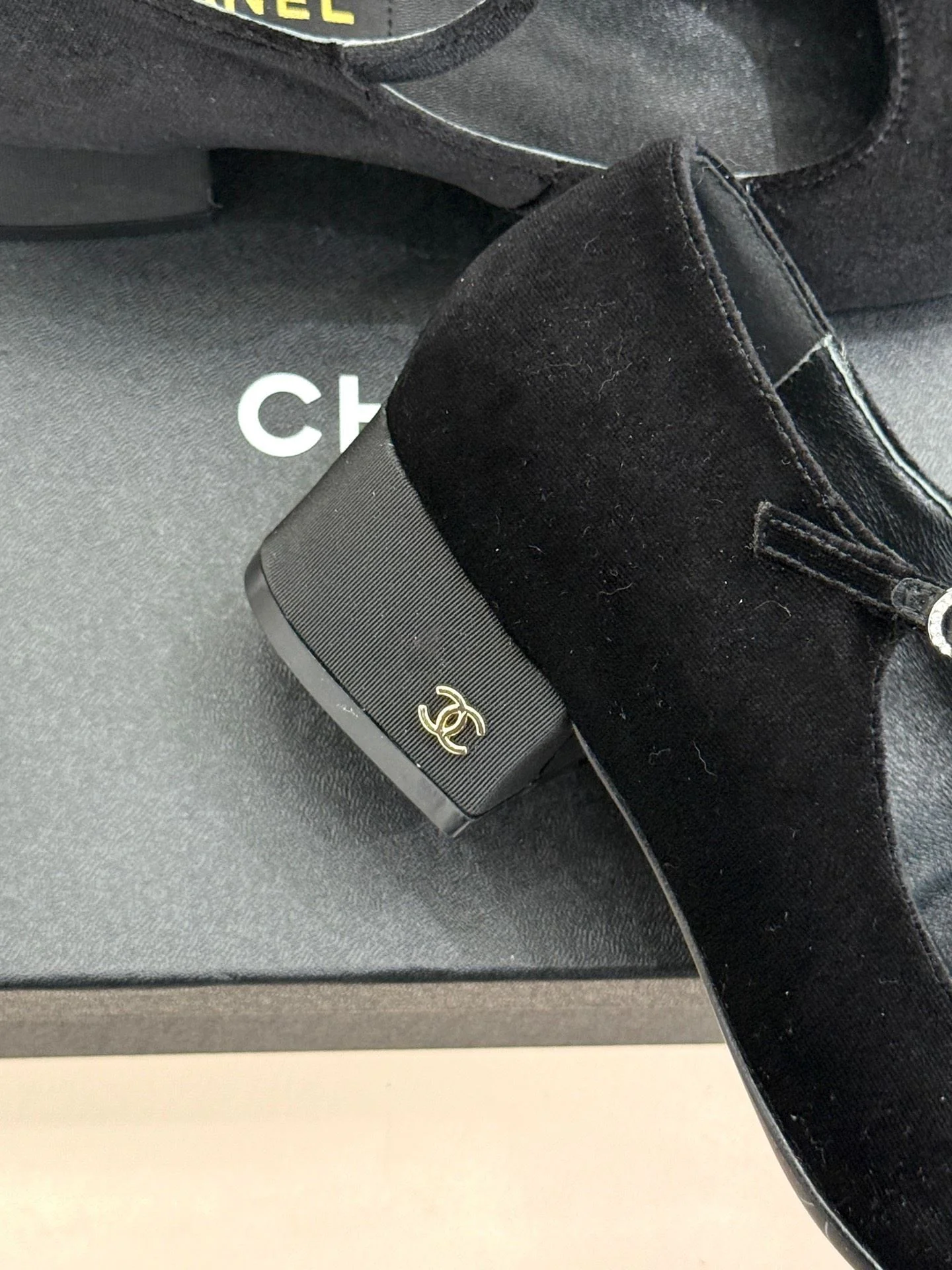 Accurate model Chanel Heeled Shoes