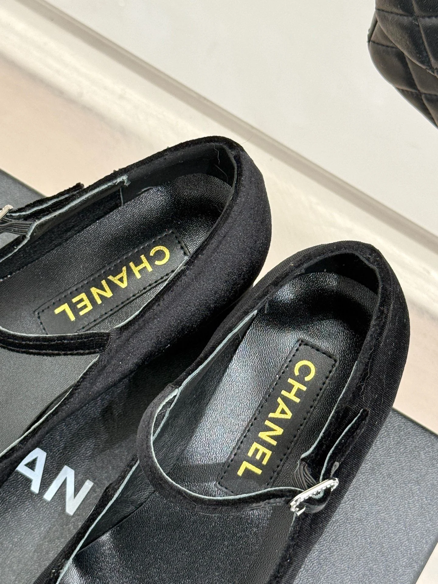 Accurate model Chanel Heeled Shoes