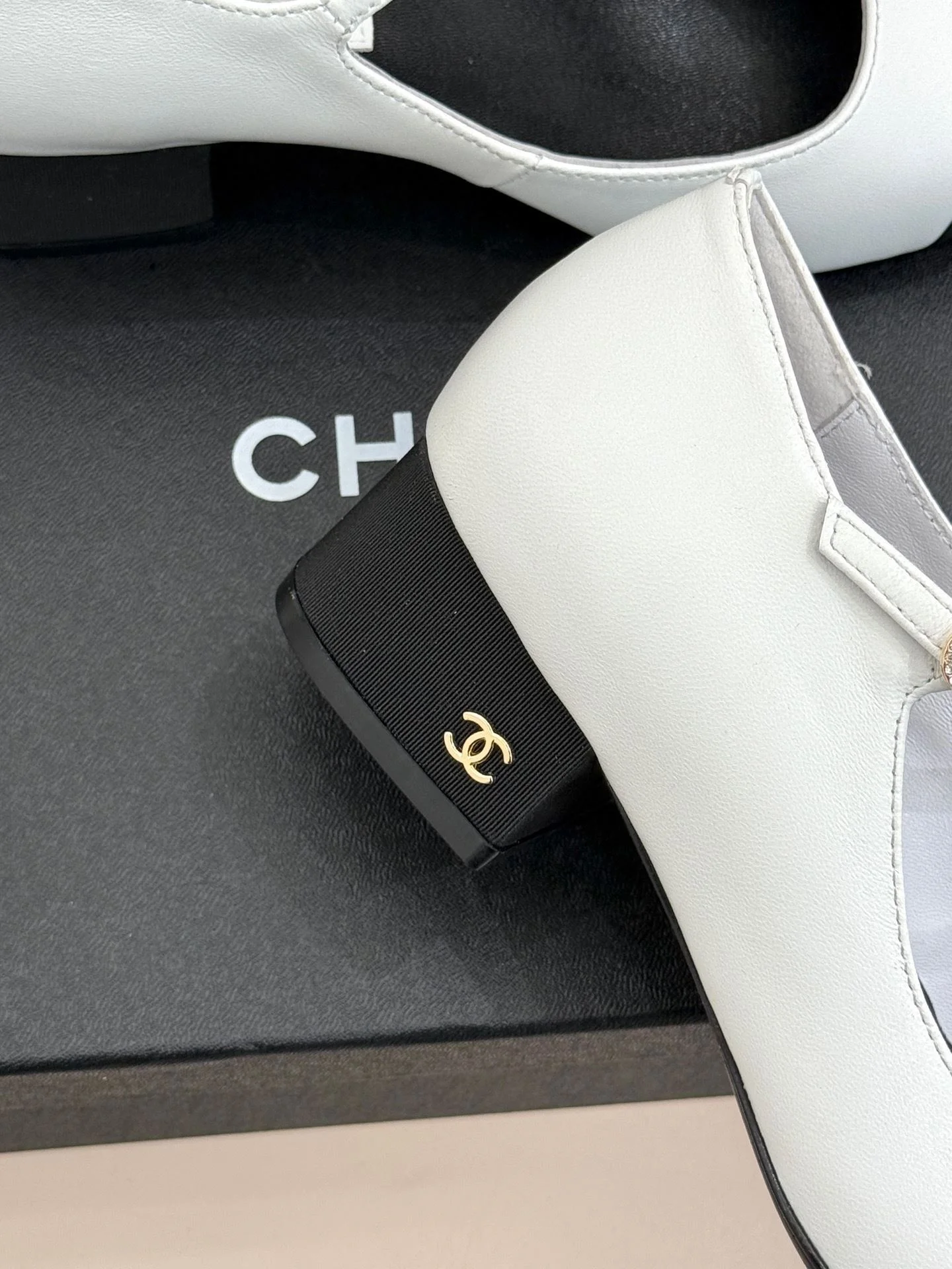 Top mirror Chanel Heeled Shoes