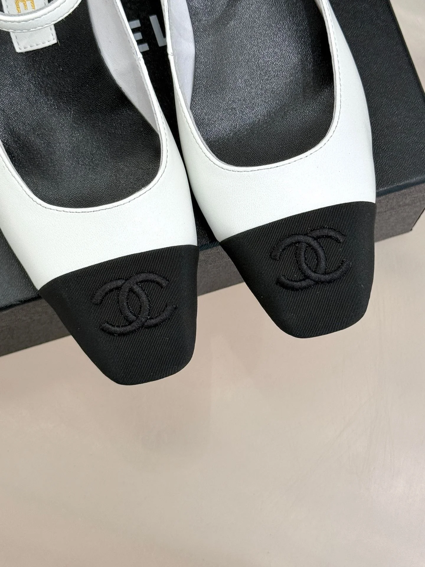 Top mirror Chanel Heeled Shoes