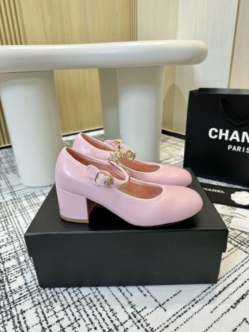Accurate model Chanel Heeled Shoes