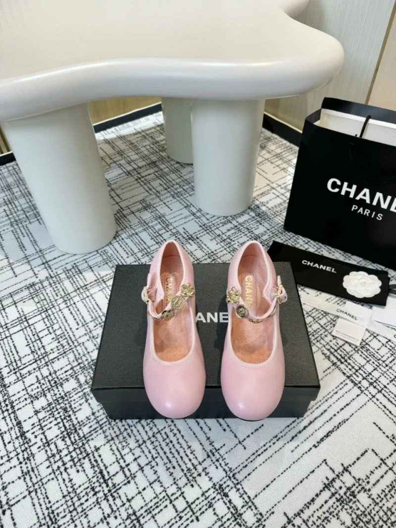 Accurate model Chanel Heeled Shoes
