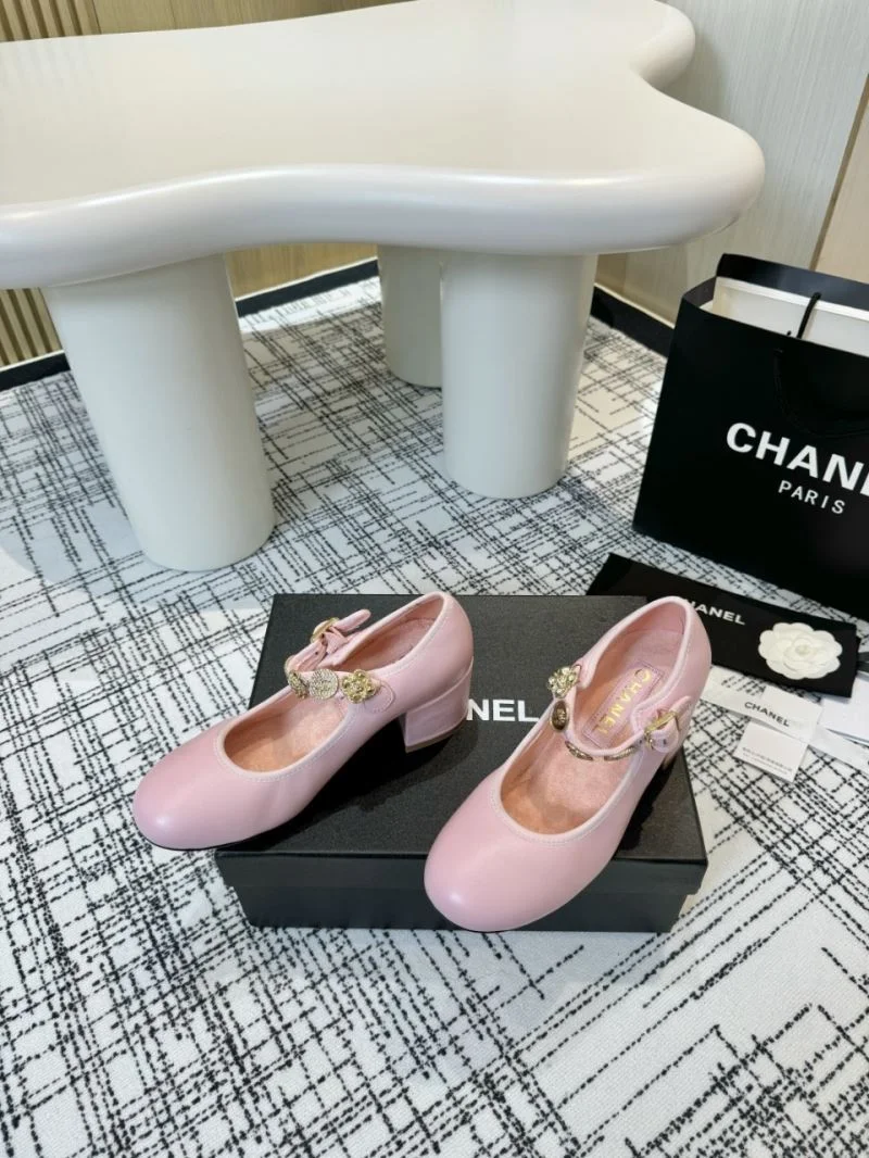 Accurate model Chanel Heeled Shoes