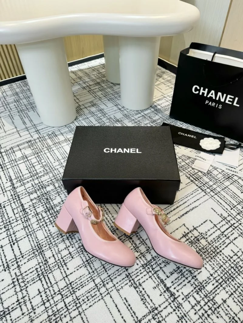 Accurate model Chanel Heeled Shoes