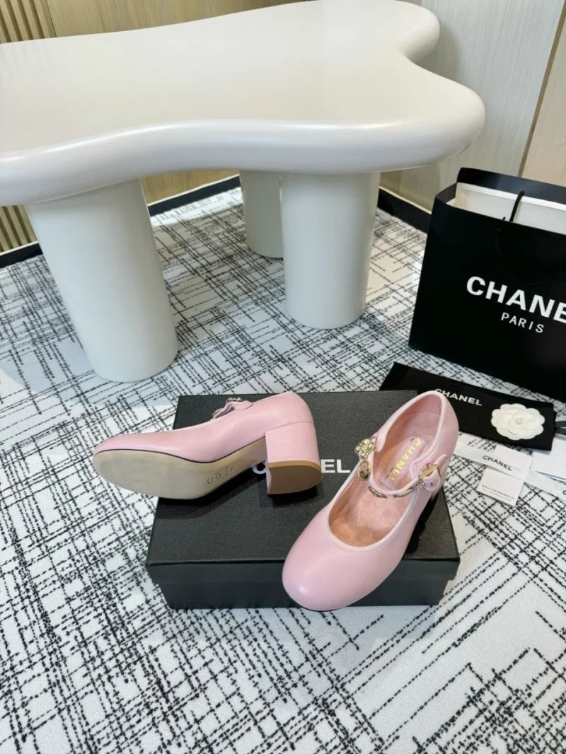 Accurate model Chanel Heeled Shoes