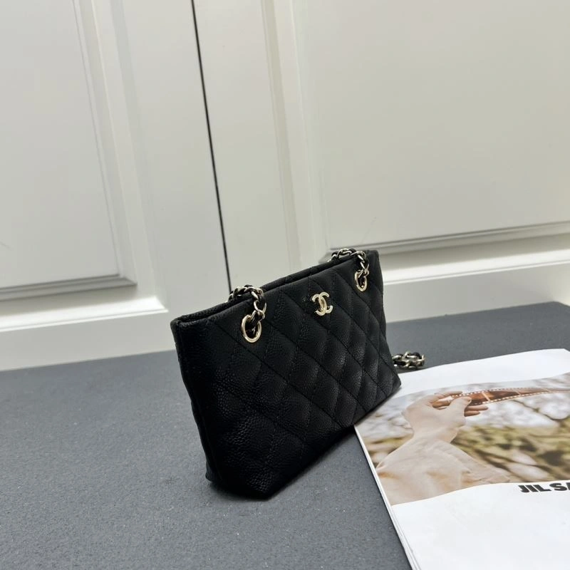 Top match Chanel Hobo Bags