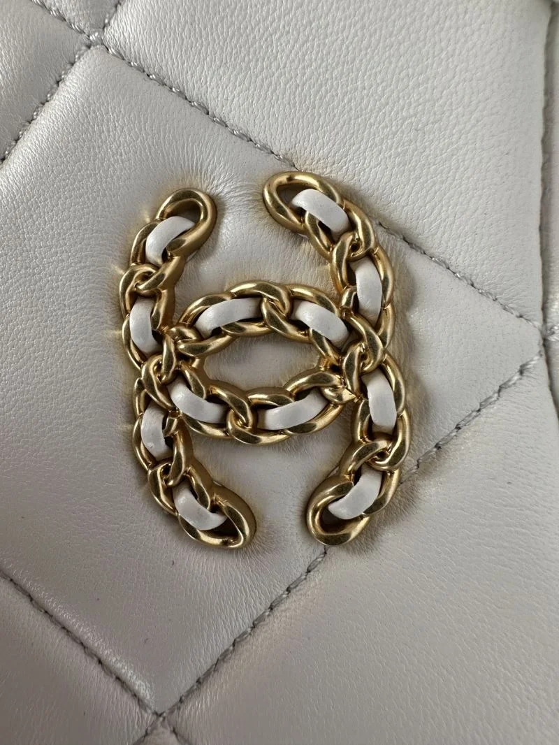 Top mirror Chanel Hobo Bags