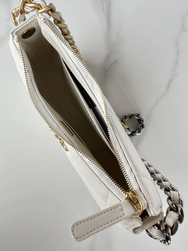 Top mirror Chanel Hobo Bags