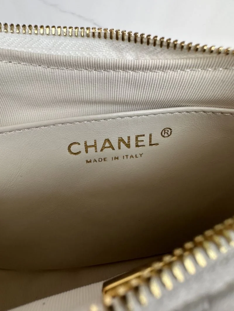 Top mirror Chanel Hobo Bags