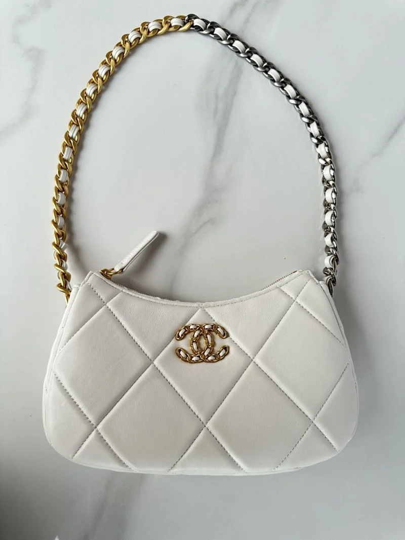 Top mirror Chanel Hobo Bags