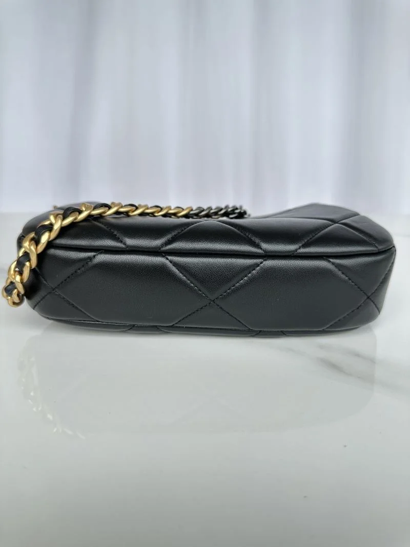 Low-cost Chanel Hobo Bags