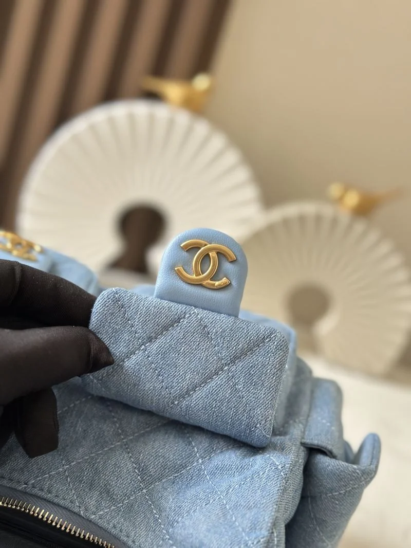 Top mirror Chanel Hobo Bags