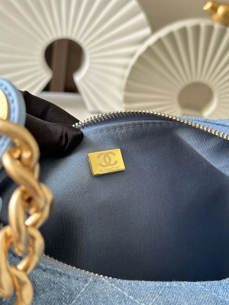 Top mirror Chanel Hobo Bags