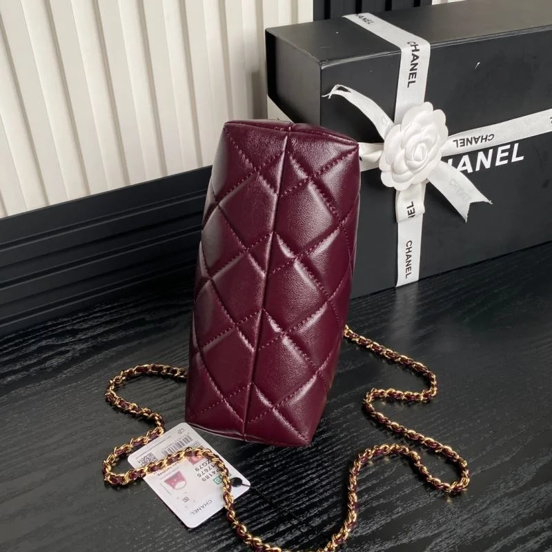 Top match Chanel Hobo Bags