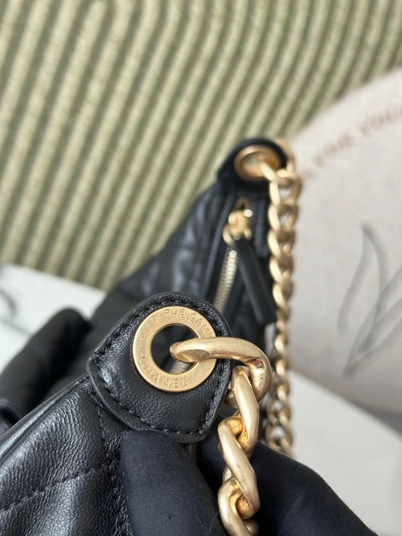 Top mirror Chanel Hobo Bags