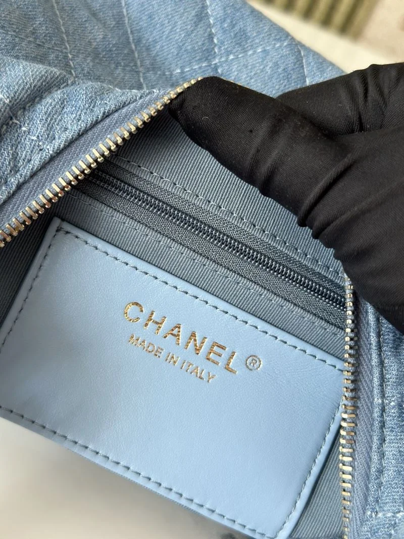 Top mirror Chanel Hobo Bags