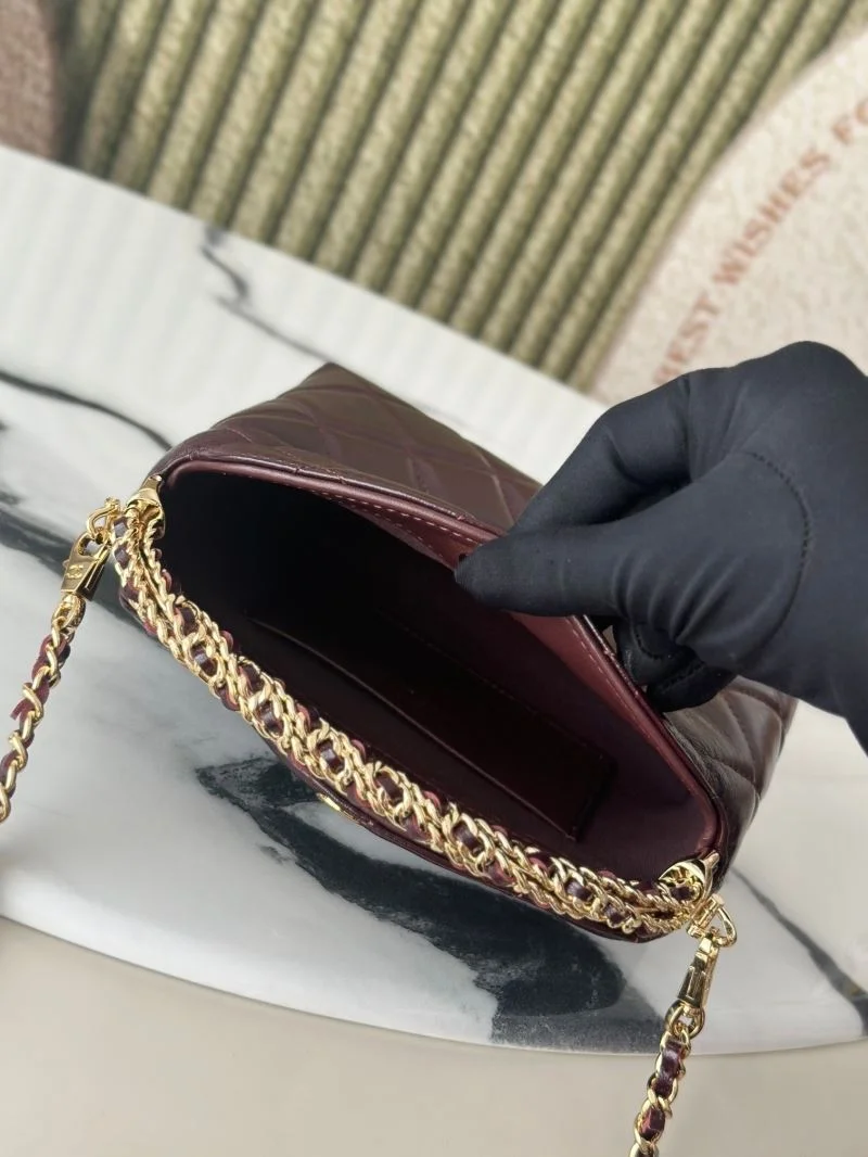 Top mirror Chanel Hobo Bags