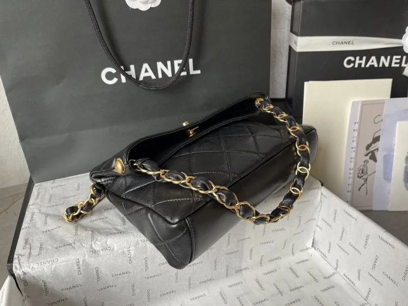 Top match Chanel Hobo Bags