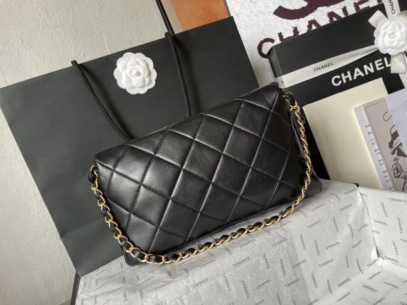 Top match Chanel Hobo Bags