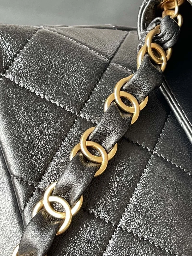 Top match Chanel Hobo Bags