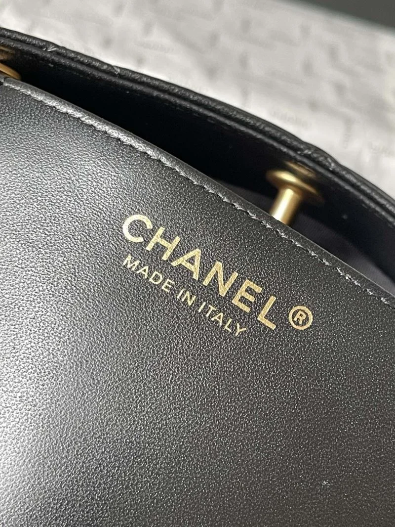 Top match Chanel Hobo Bags