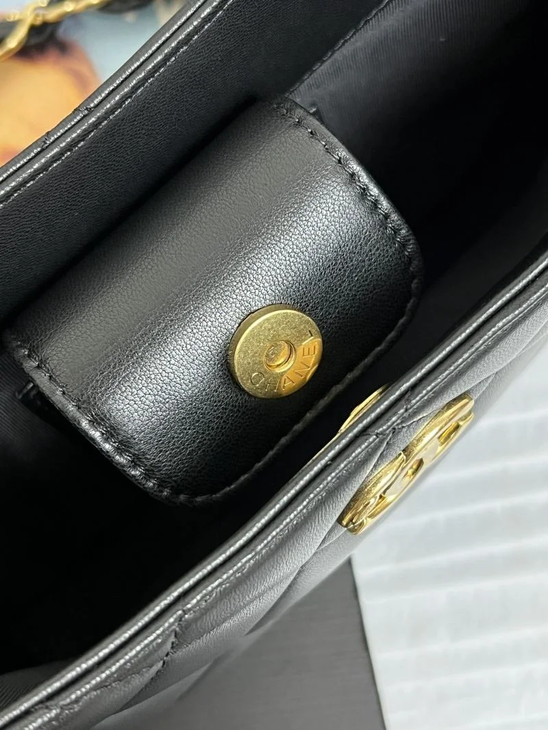 Low-cost Chanel Hobo Bags