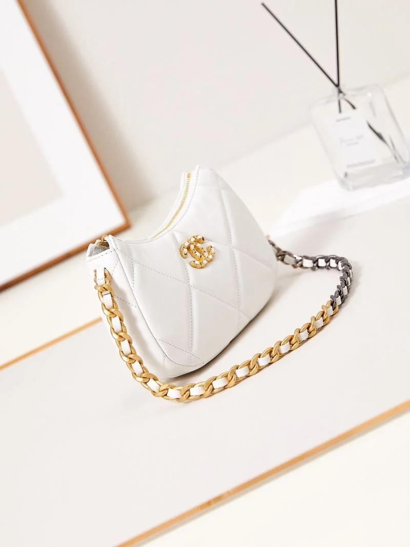 Top match Chanel Hobo Bags