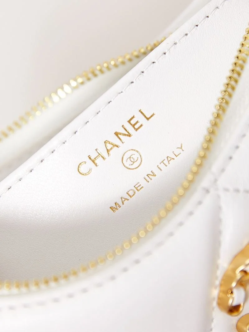 Top match Chanel Hobo Bags