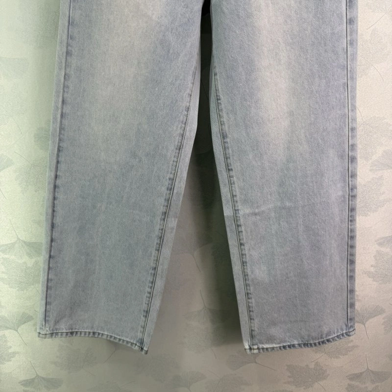 Low-cost Chanel Jeans