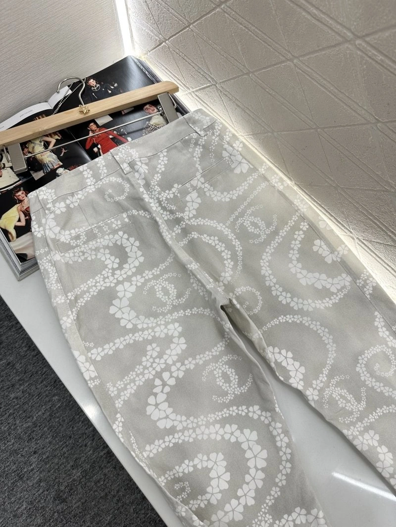 Low-cost Chanel Jeans