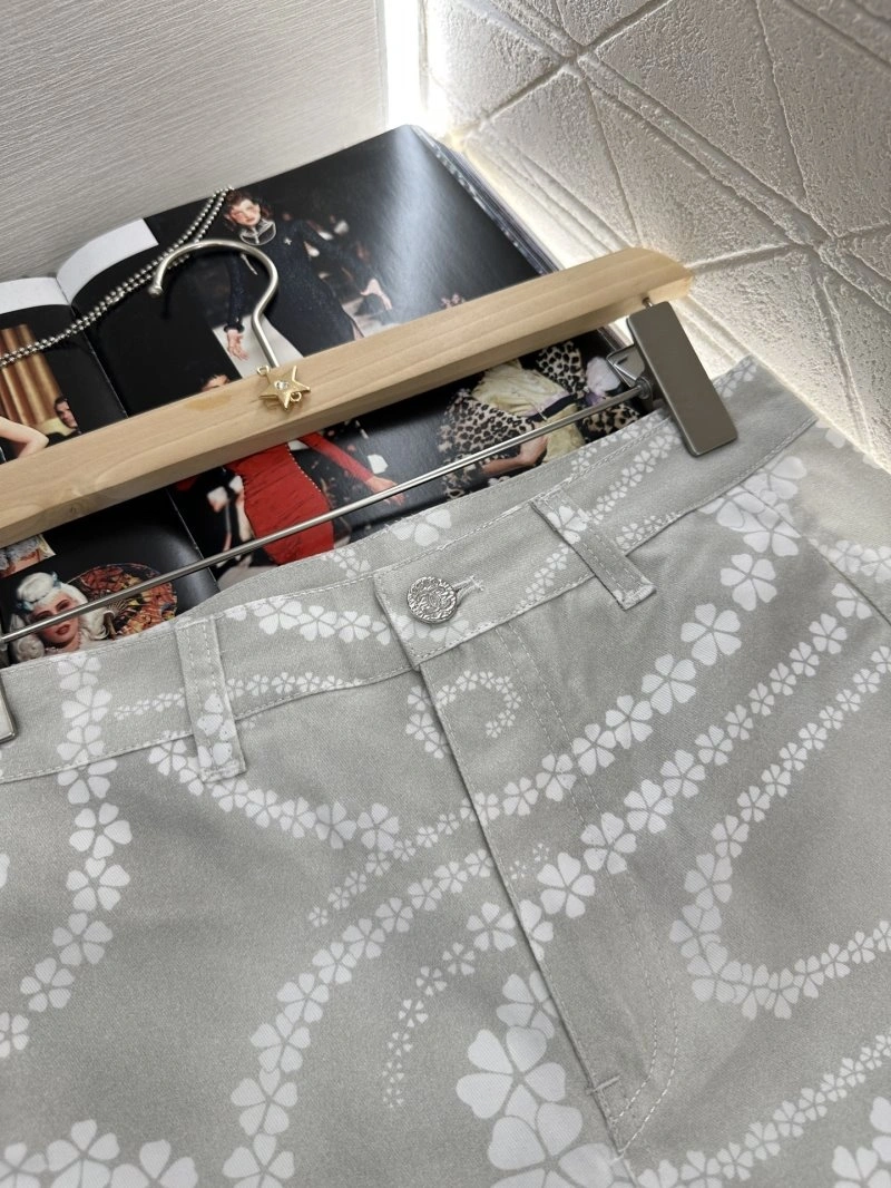 Low-cost Chanel Jeans